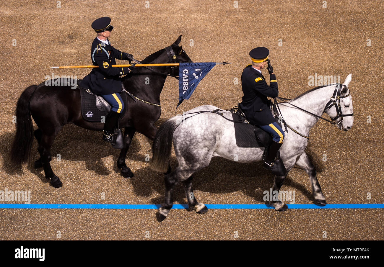 Soldiers with the 3rd U.S. Army Infantry Regiment's Caisson Platoon ...