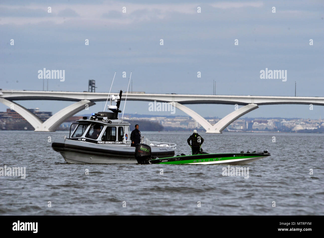 Prince georges county police officers hi-res stock photography and ...