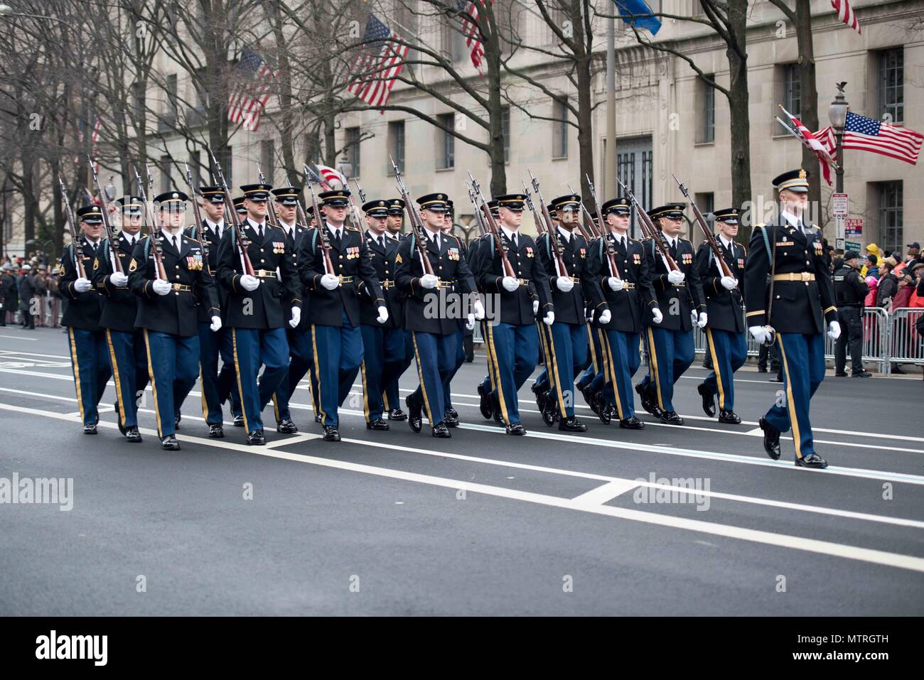 Soldiers from 3d U.S. Infantry Regiment (The Old Guard) march in the ...