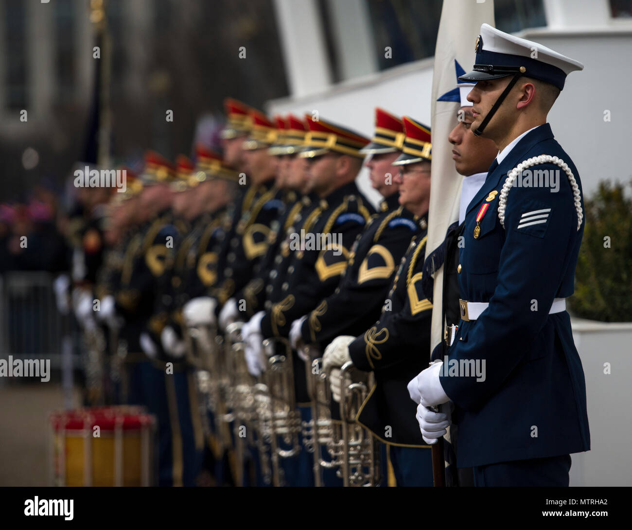 Marine honor guard at white house hi-res stock photography and images ...