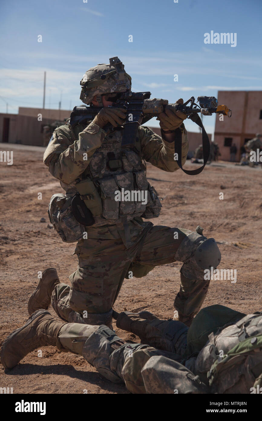 Soldier resilience and readiness center hi-res stock photography and ...
