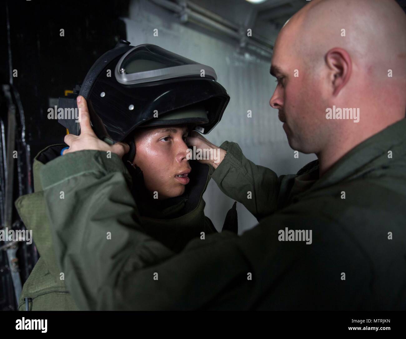 Leader bomb disposal team hi-res stock photography and images - Alamy
