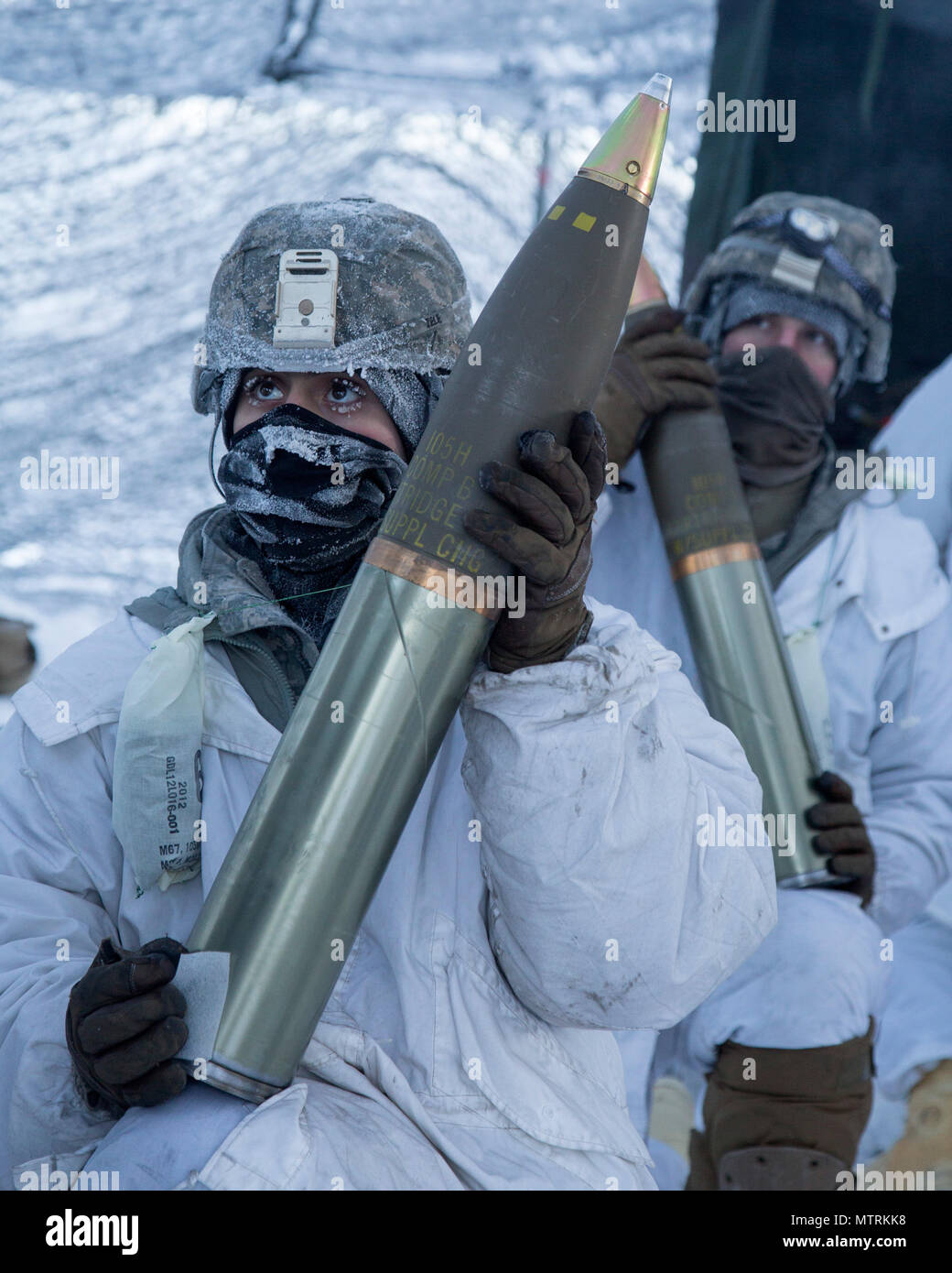 105mm high explosive rounds hi-res stock photography and images - Alamy