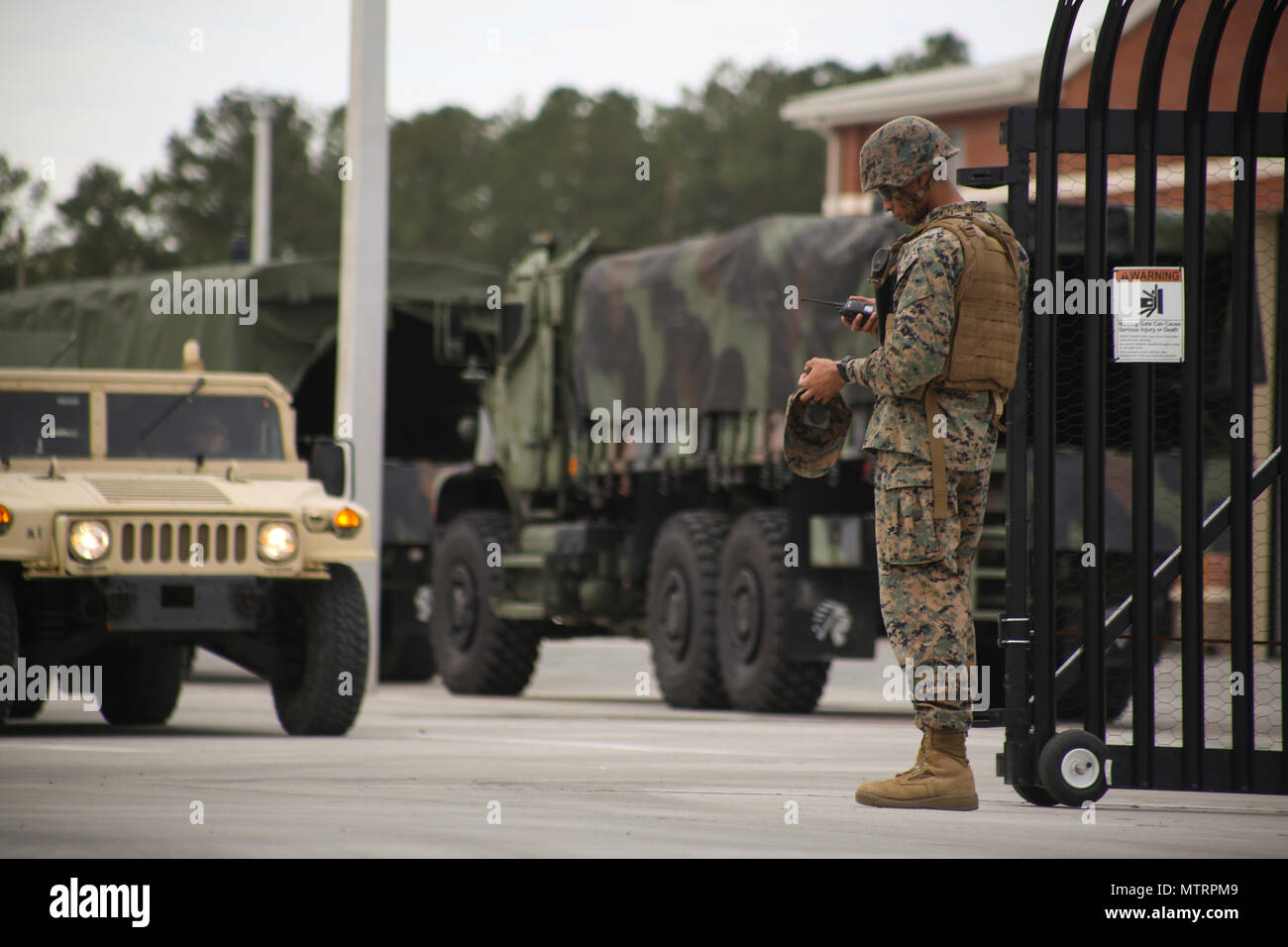Members of no 1 air mobility wing hi-res stock photography and images ...