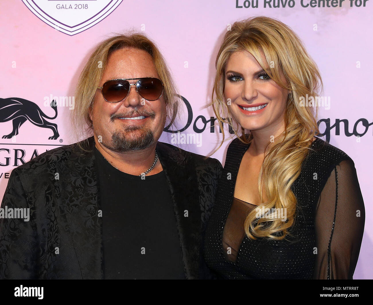 Vince neil and rain hannah hi-res stock photography and images - Alamy