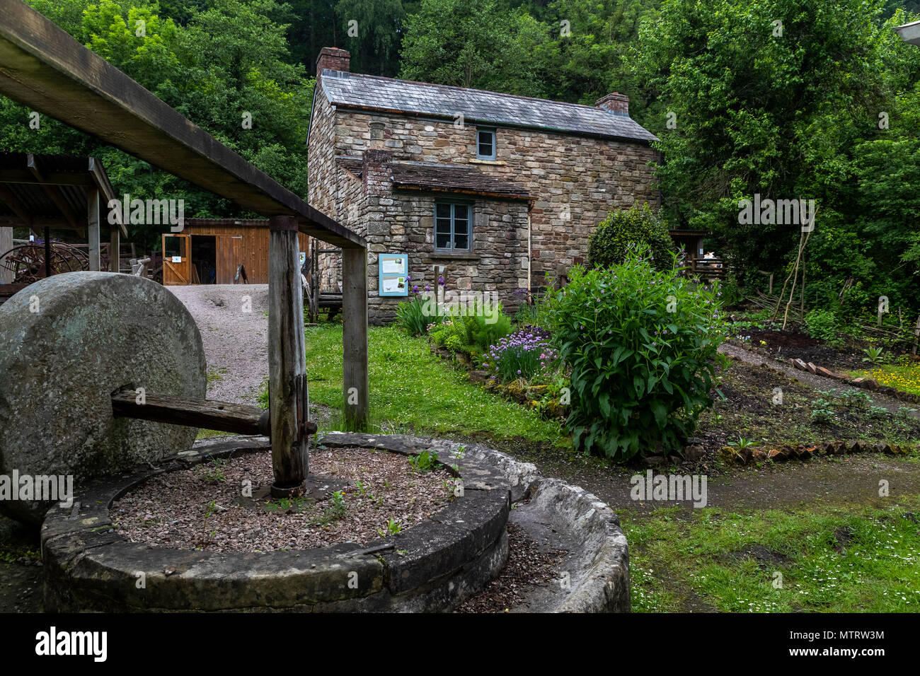 Traditional Victorian Forest of Dean cottage. Fire and Wood at Dean ...