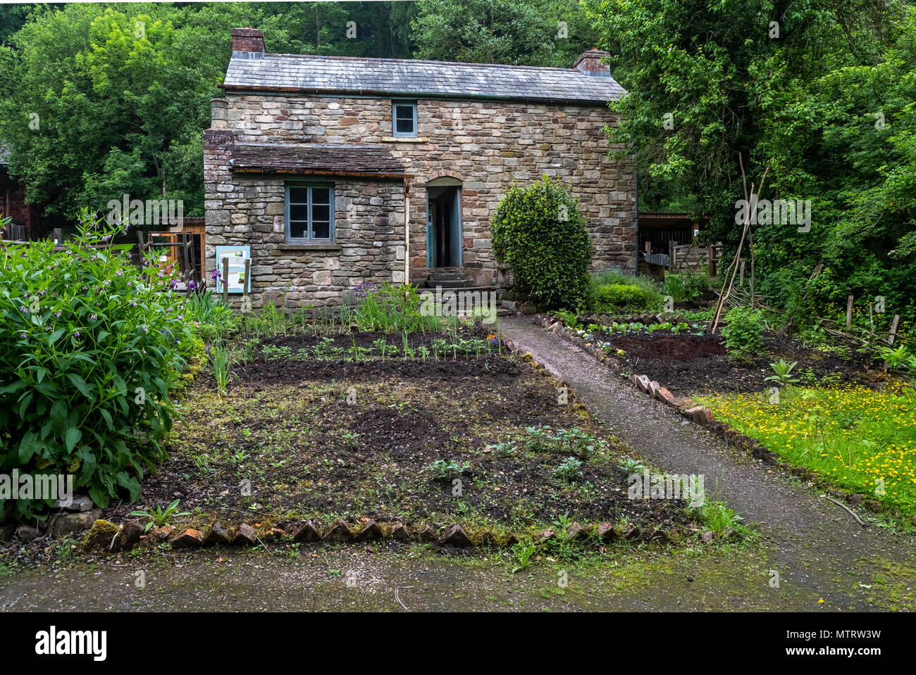 Traditional Victorian Forest of Dean cottage. Fire and Wood at Dean ...