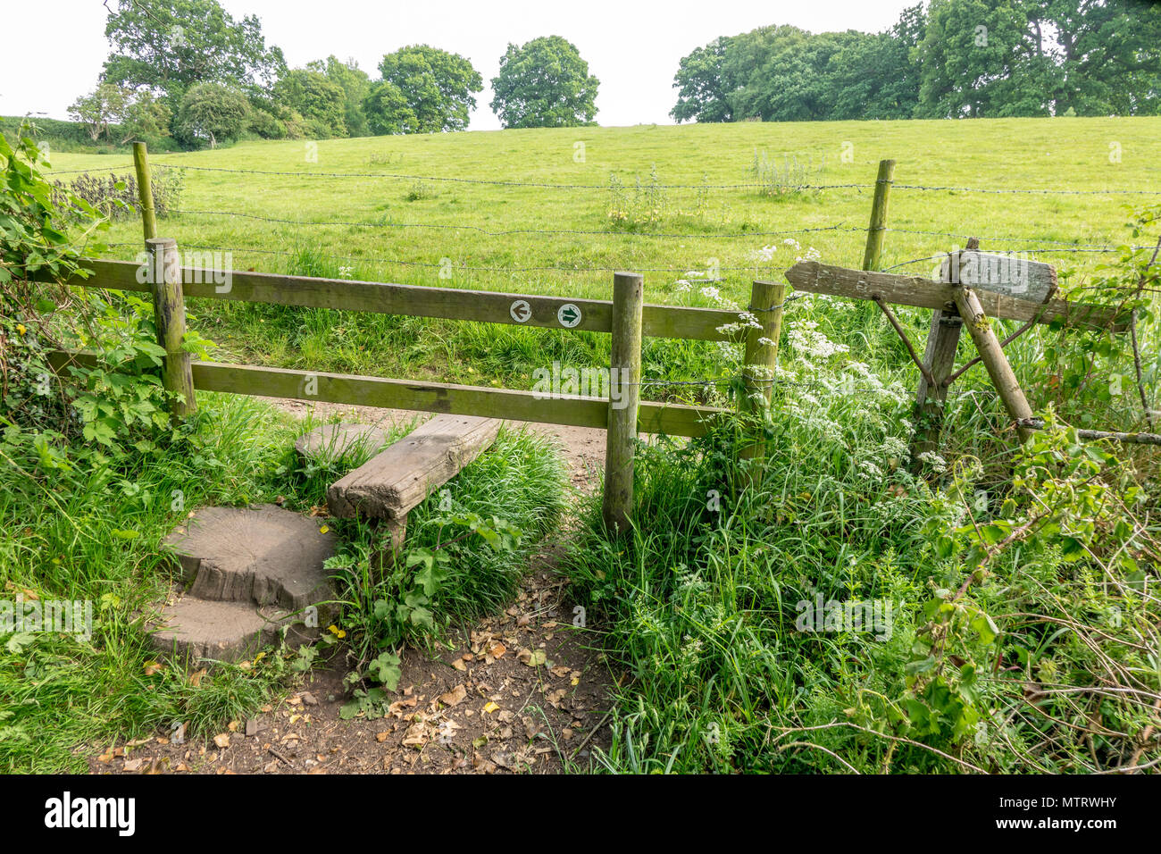 Public footpath with style hi-res stock photography and images - Alamy
