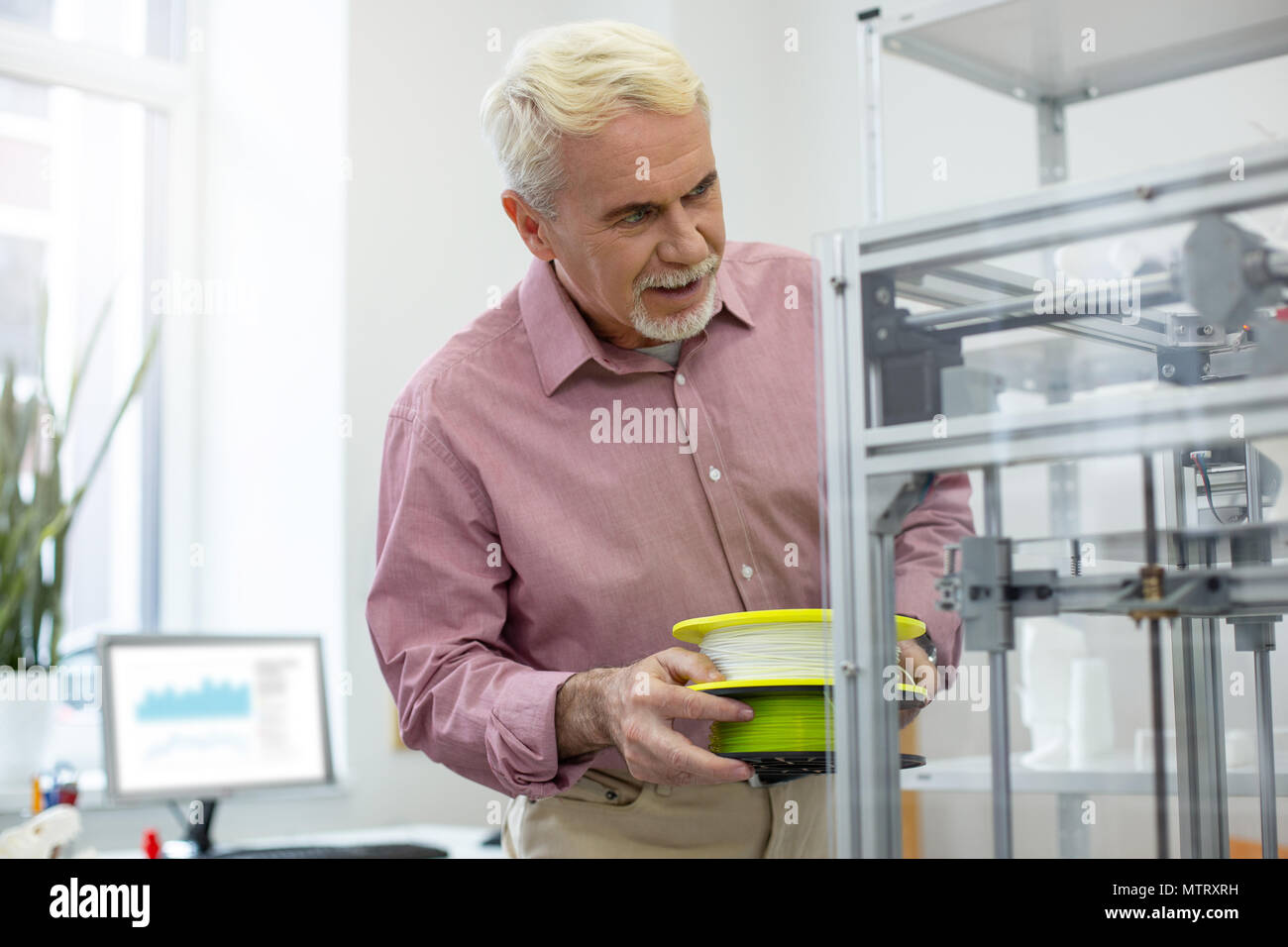 Senior performance engineer hi-res stock photography and images - Alamy