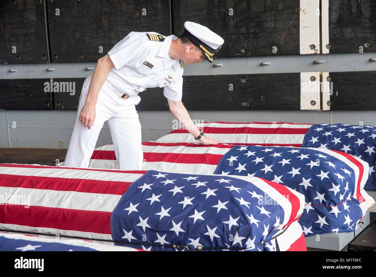 180522-N-KW492-0069 ATLANTIC OCEAN (May 22, 2018) Capt. Jason Rimmer ...