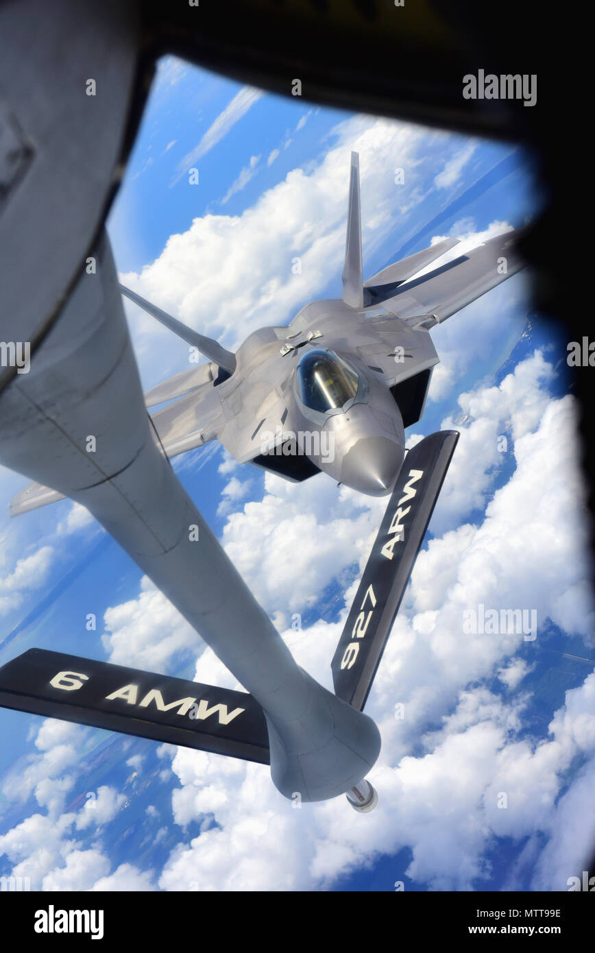 A U.S. Air Force F-22 Raptor from the 325th Fighter Wing, Tyndall Air ...