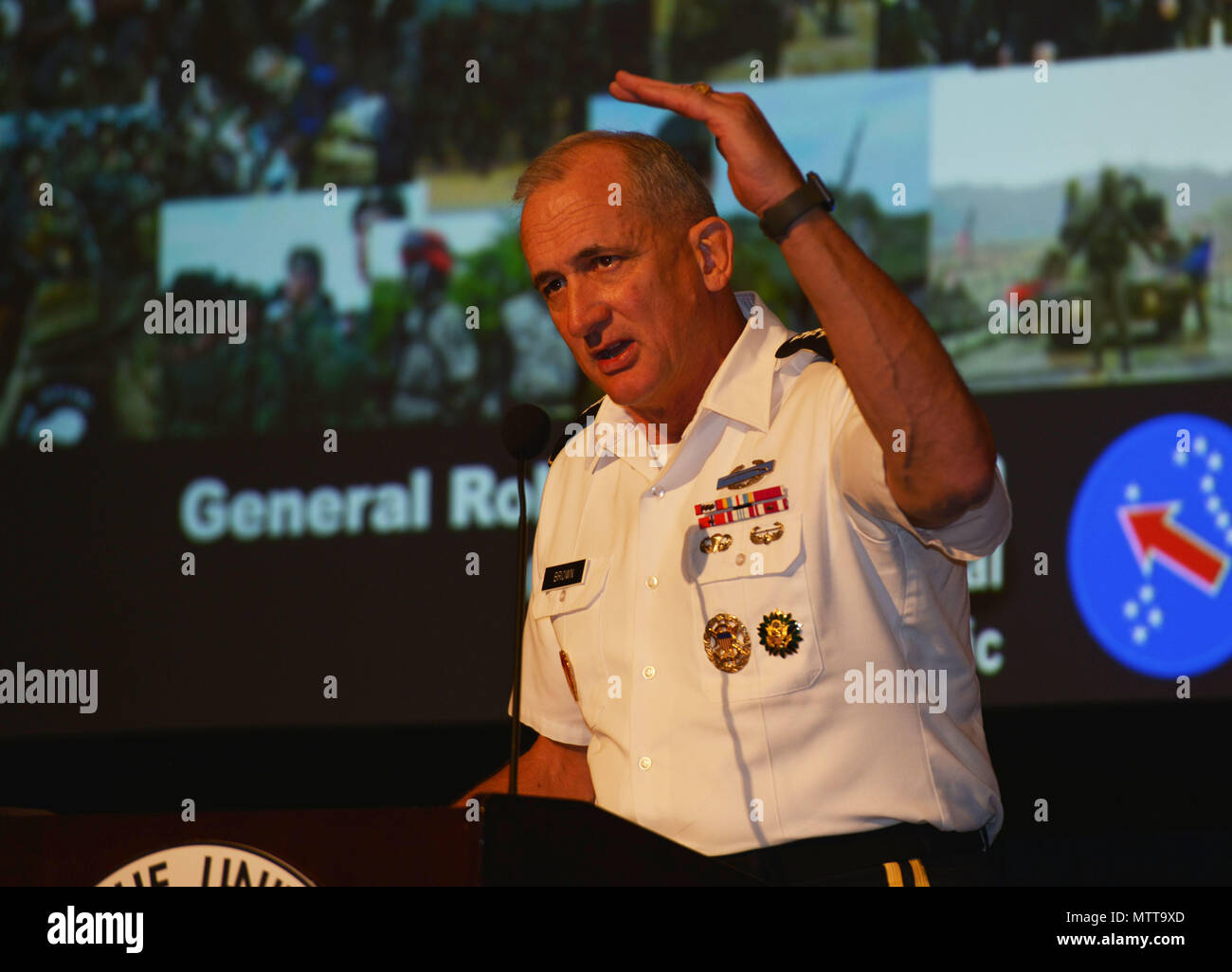 Gen robert brown hi-res stock photography and images - Alamy