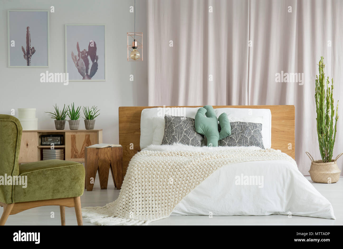 Bed curtain hi-res stock photography and images - Alamy