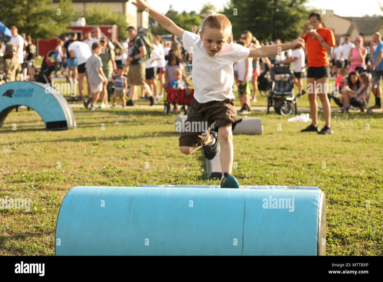 U.S. Army Paratroopers and families throughout the 82nd Airborne ...