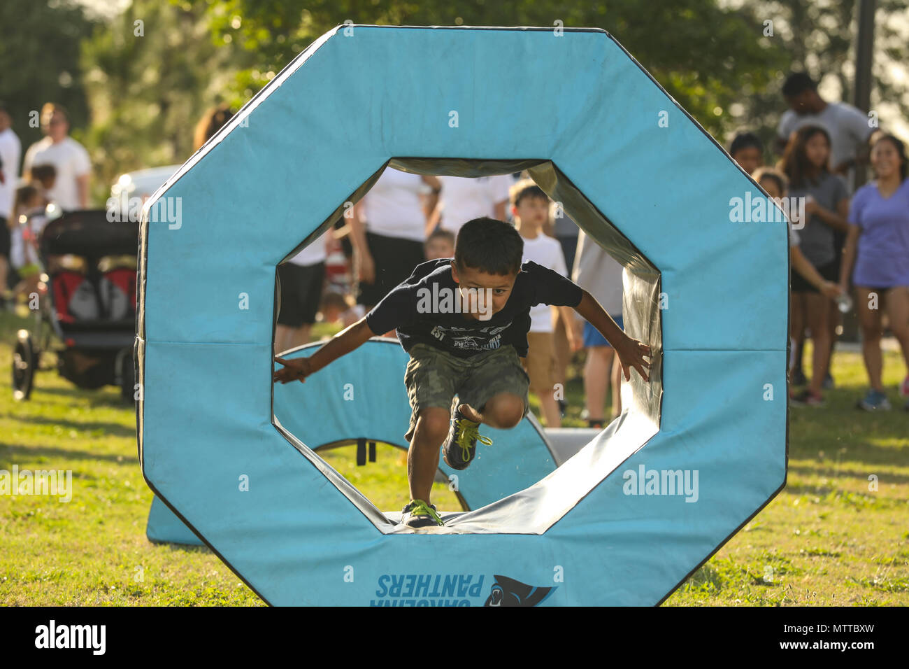 U.S. Army Paratroopers and families throughout the 82nd Airborne ...