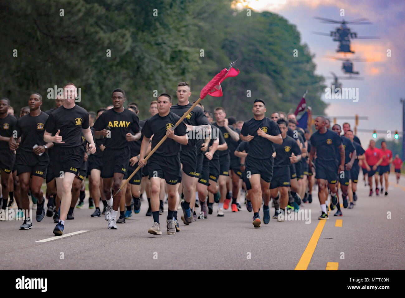 U.S. Army Paratroopers assigned to the 82nd Airborne Division ...