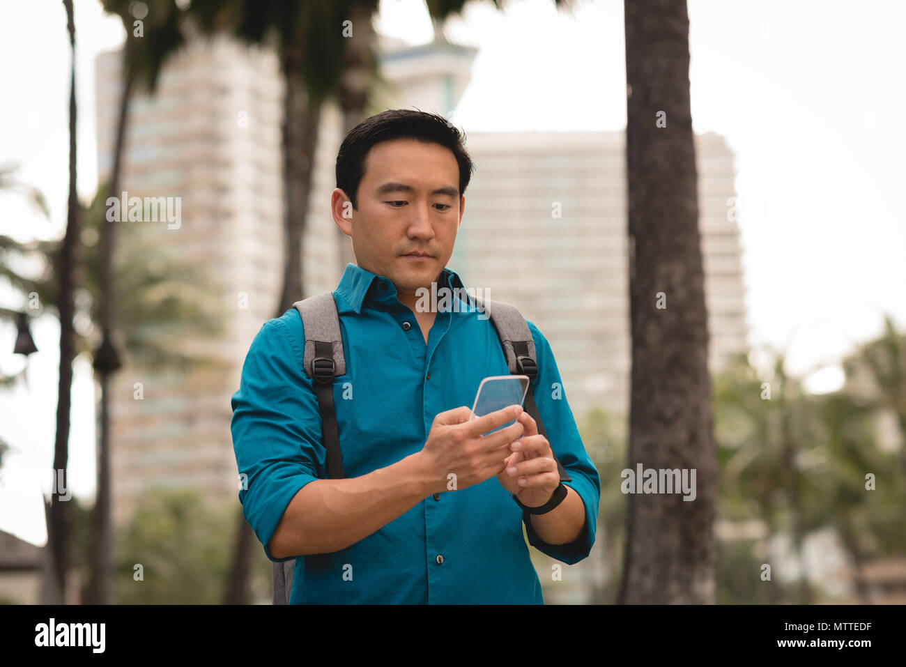 Checking phone while walking hi-res stock photography and images - Alamy