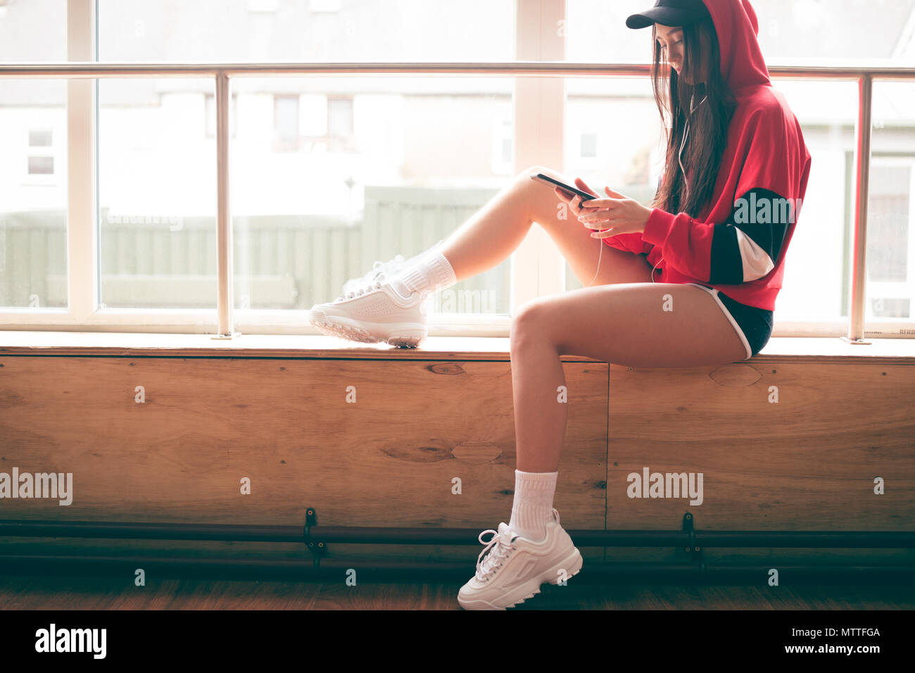 Female dancer using mobile hi-res stock photography and images - Alamy
