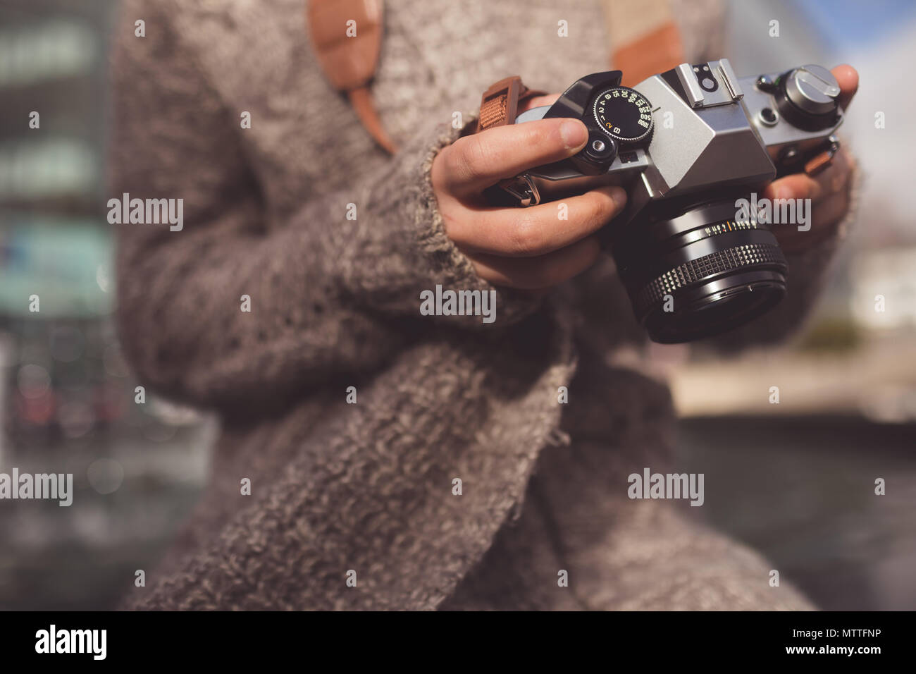 Woman reviewing photo with digital camera Stock Photo - Alamy