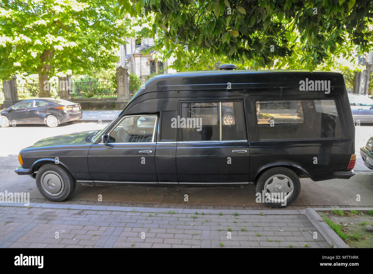 Hearse undertaker black funeral hi-res stock photography and images - Alamy