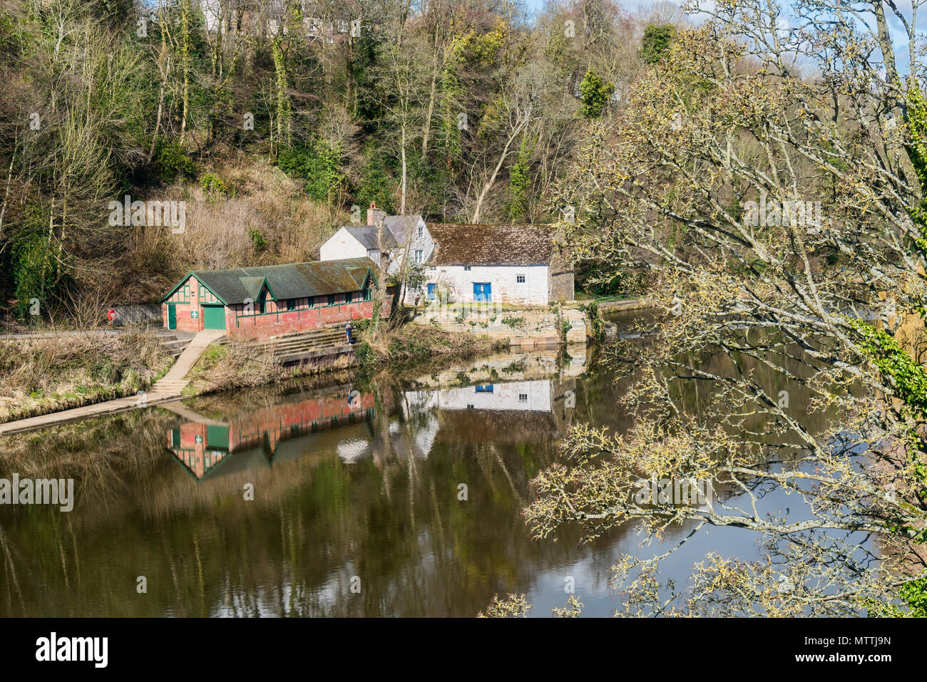 River weir hi-res stock photography and images - Alamy