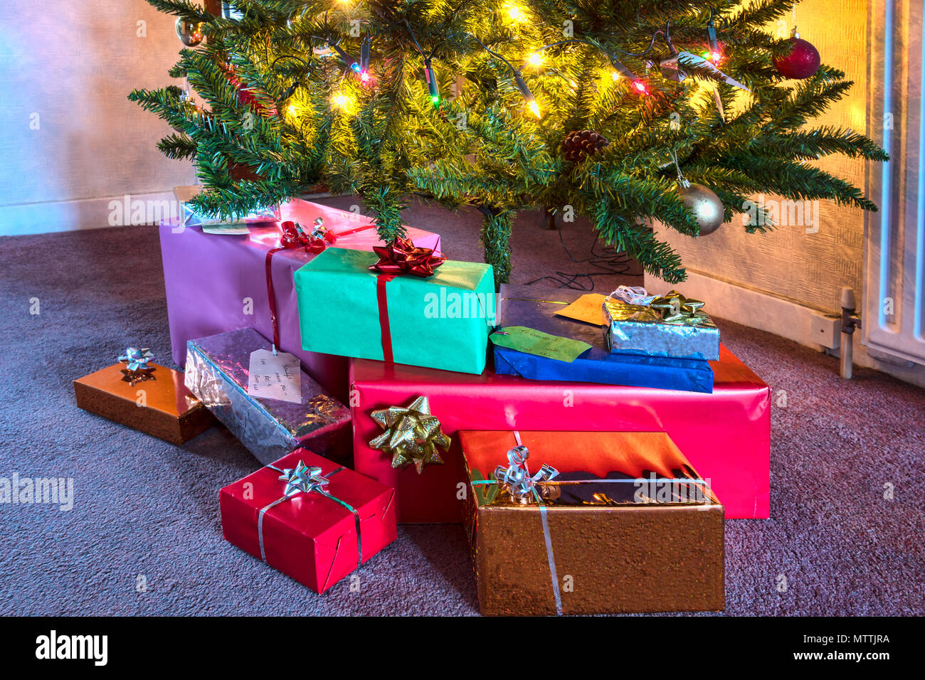 Christmas tree presents hi-res stock photography and images - Alamy