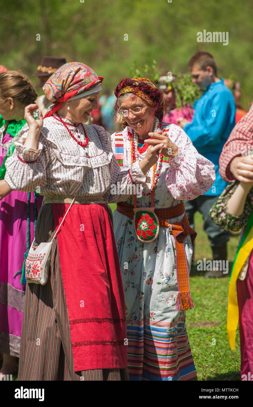 Ancient Russian rite: traditional dances Stock Photo - Alamy