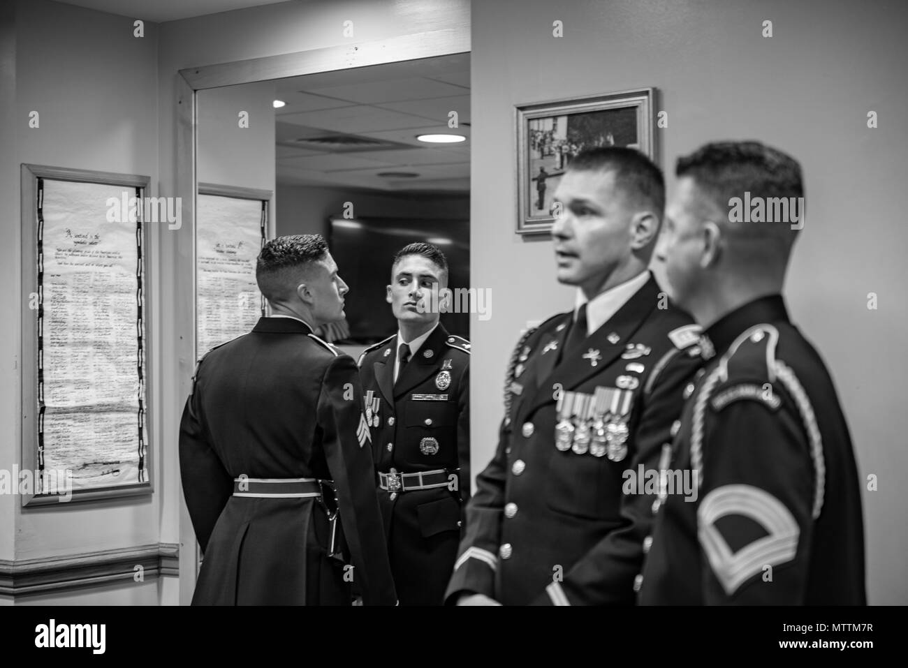Tomb guard quarters hi-res stock photography and images - Alamy