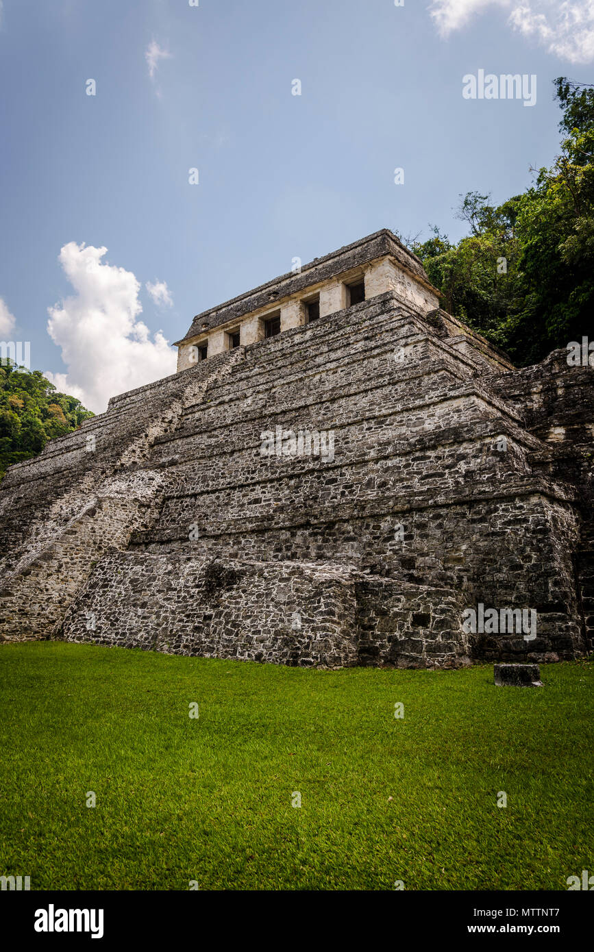 Palenque temple of the inscriptions hi-res stock photography and images ...