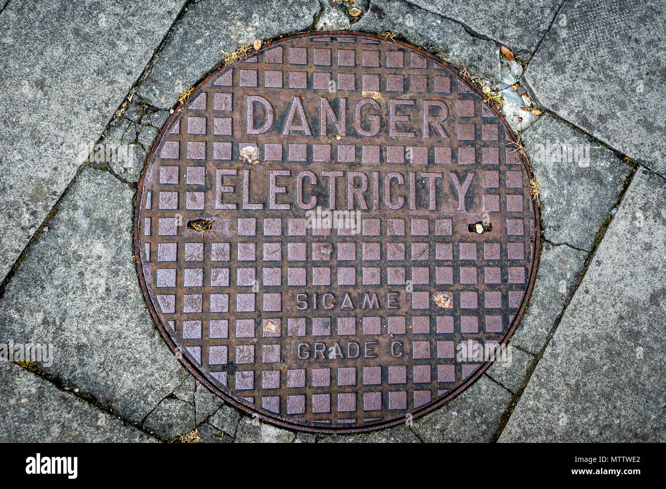 Cable manhole cover hi-res stock photography and images - Alamy
