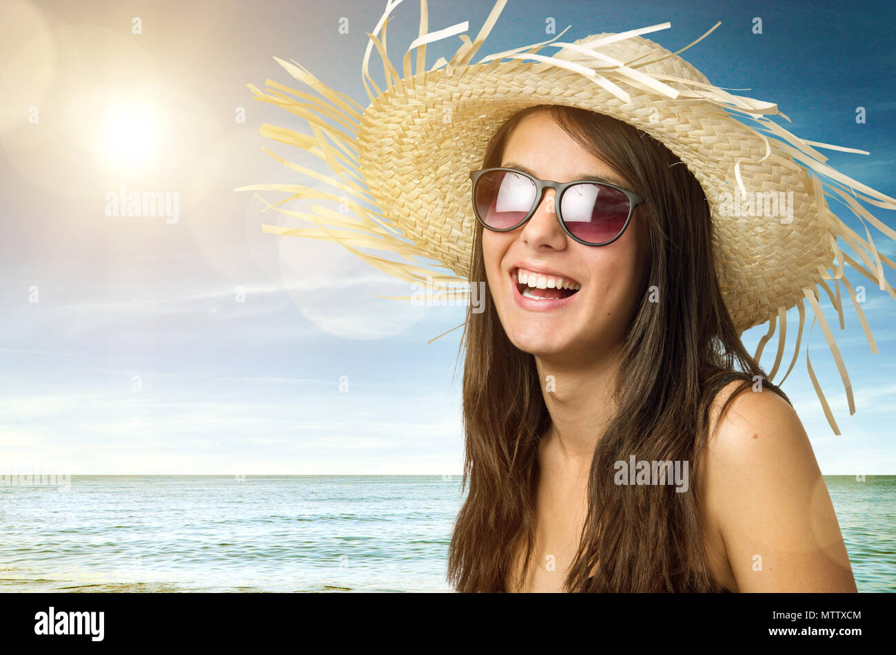 Girl with straw hat hi-res stock photography and images - Alamy
