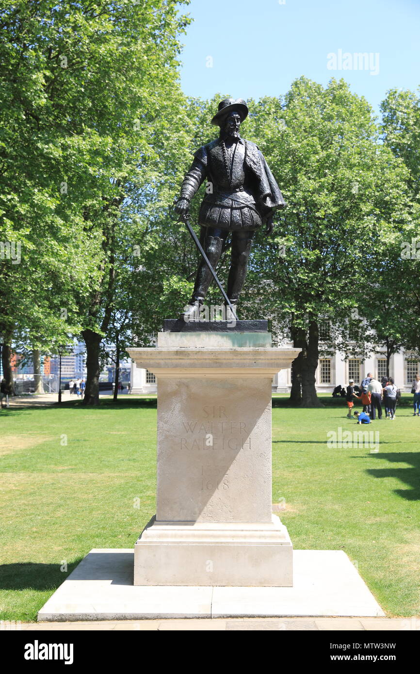 Sir walter raleigh statue london hi-res stock photography and images ...