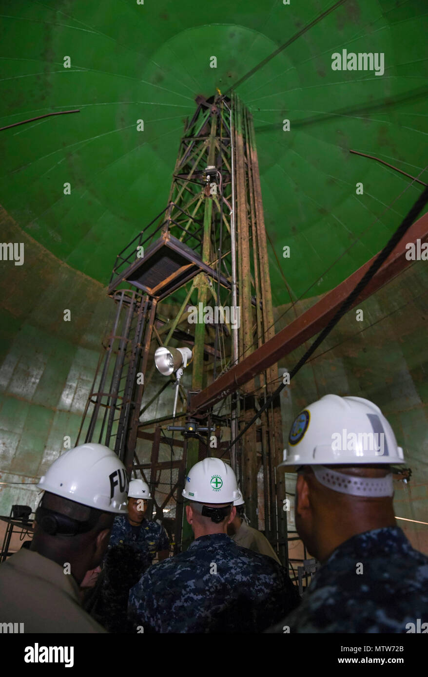 170124-N-GI544-015 PEARL HARBOR (Jan. 24, 2017) Capt. Ken Epps ...