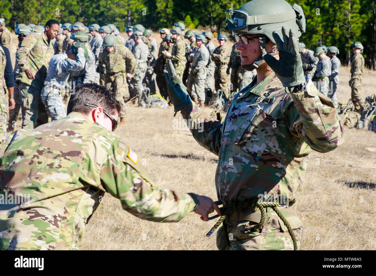 Rappelling and black hawk helicopter hi-res stock photography and ...