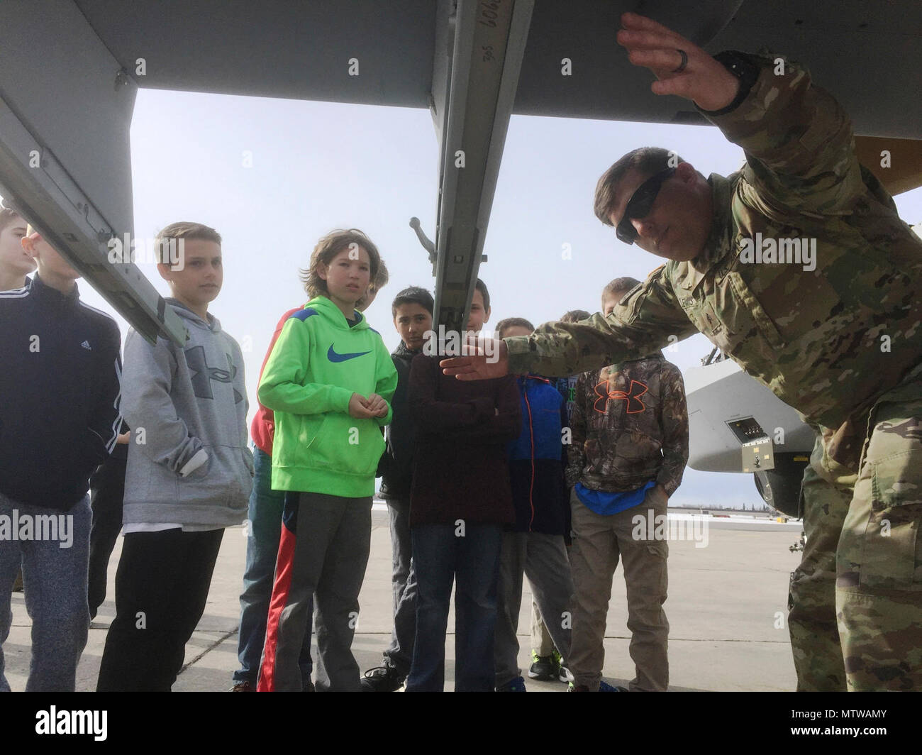 Sgt. Joseph Lewis with U.S. Army Alaska Aviation Task Force's D/25th ...