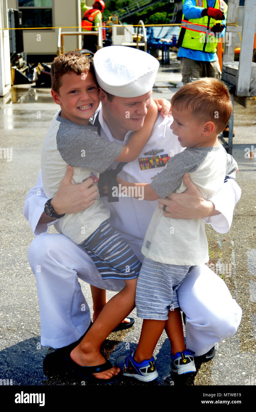 170128-N-JN506-208 APRA HARBOR, Guam (JAN 28, 2017) – Electrician’s ...