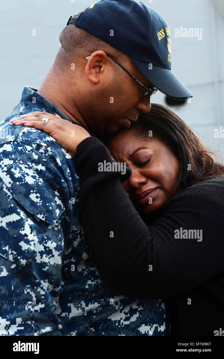 170121-N-VK873-233 MAYPORT, Fla. (Jan. 21, 2017) Chief Fire Controlman ...