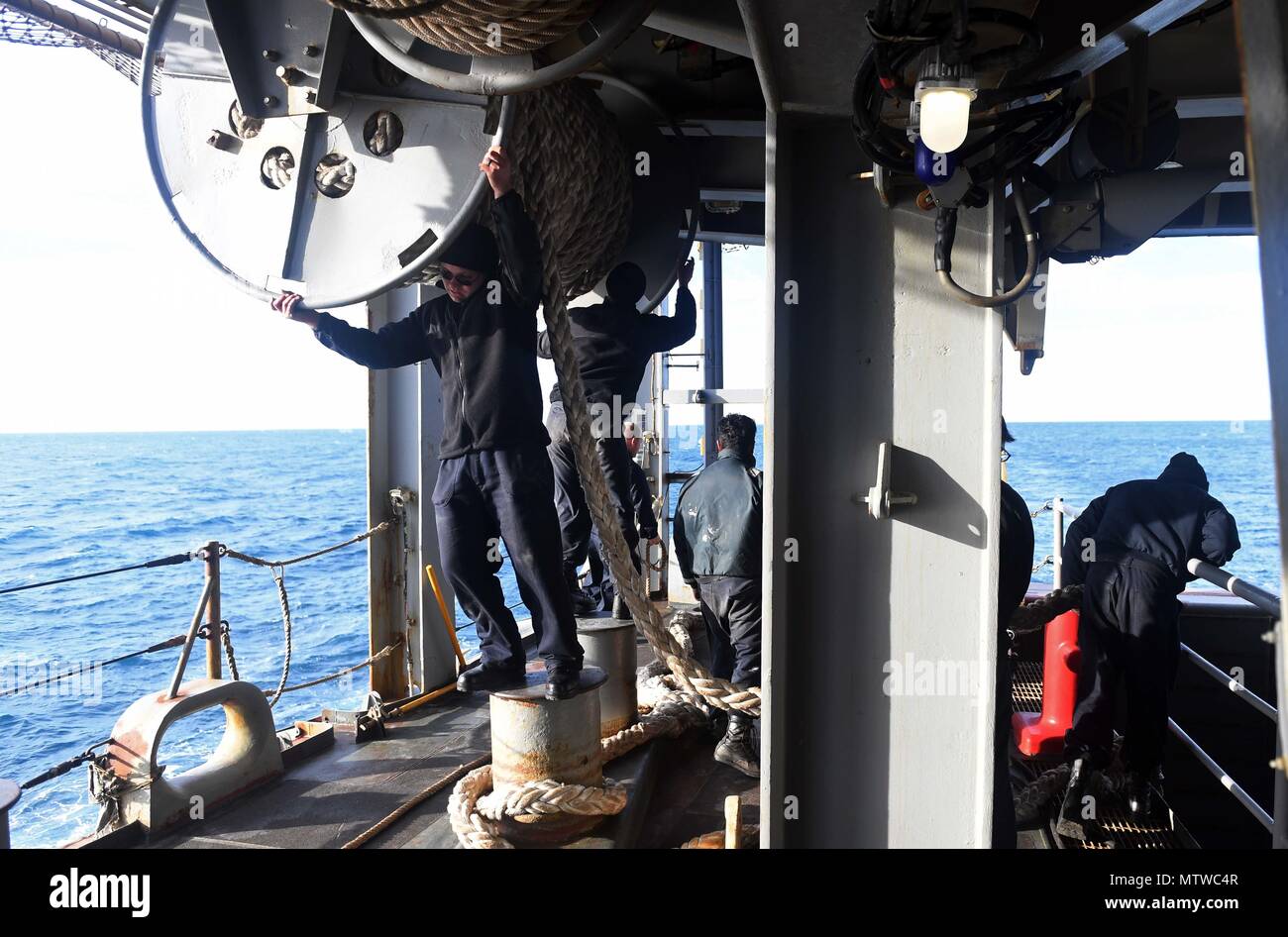 Towing hawser hi-res stock photography and images - Alamy