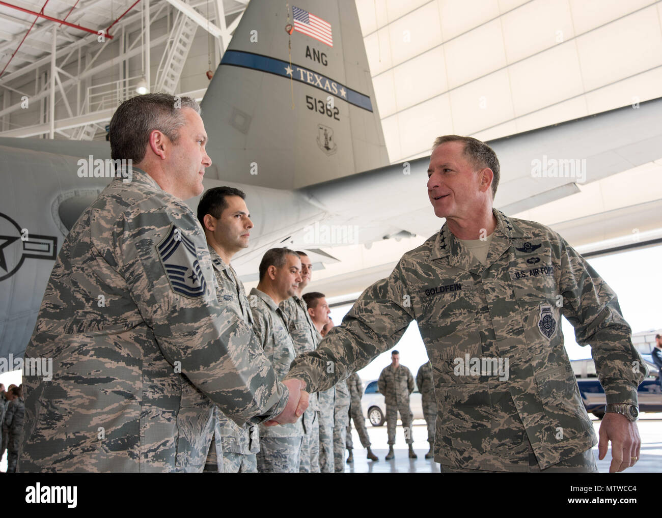 Elizabeth gilbert 2017 hi-res stock photography and images - Alamy