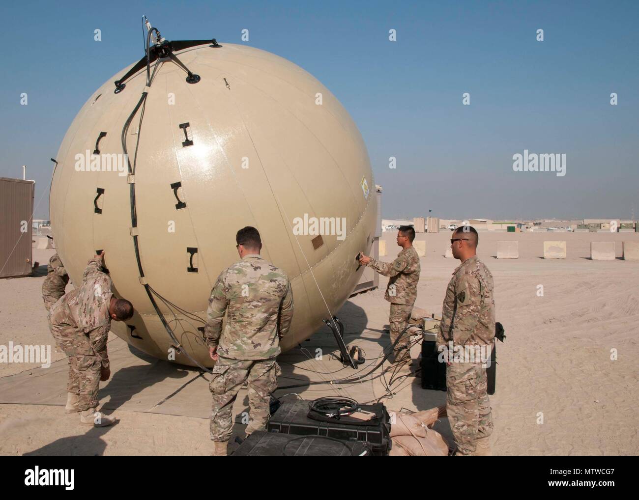 Gatr portable antenna system hi-res stock photography and images - Alamy