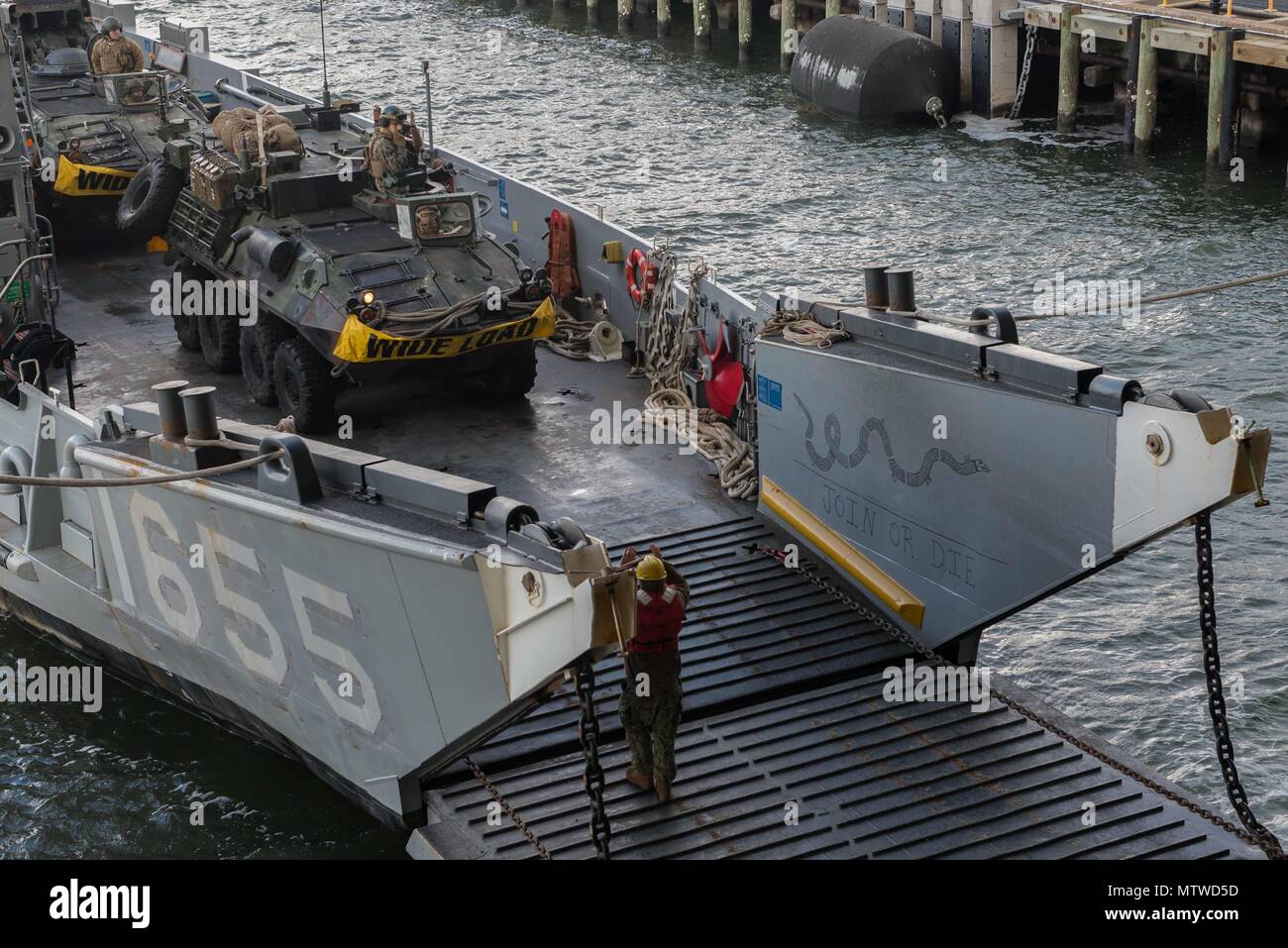 170130-N-UM082-040 NORFOLK, Va. (Jan. 30, 2017) Sailors aboard ...