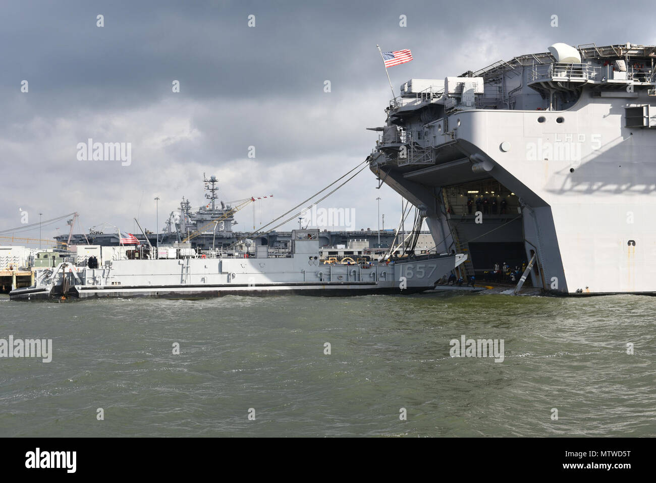 170130-N-YC845-009 NORFOLK, Va. (Jan. 30, 2017) Landing Craft, Utility ...