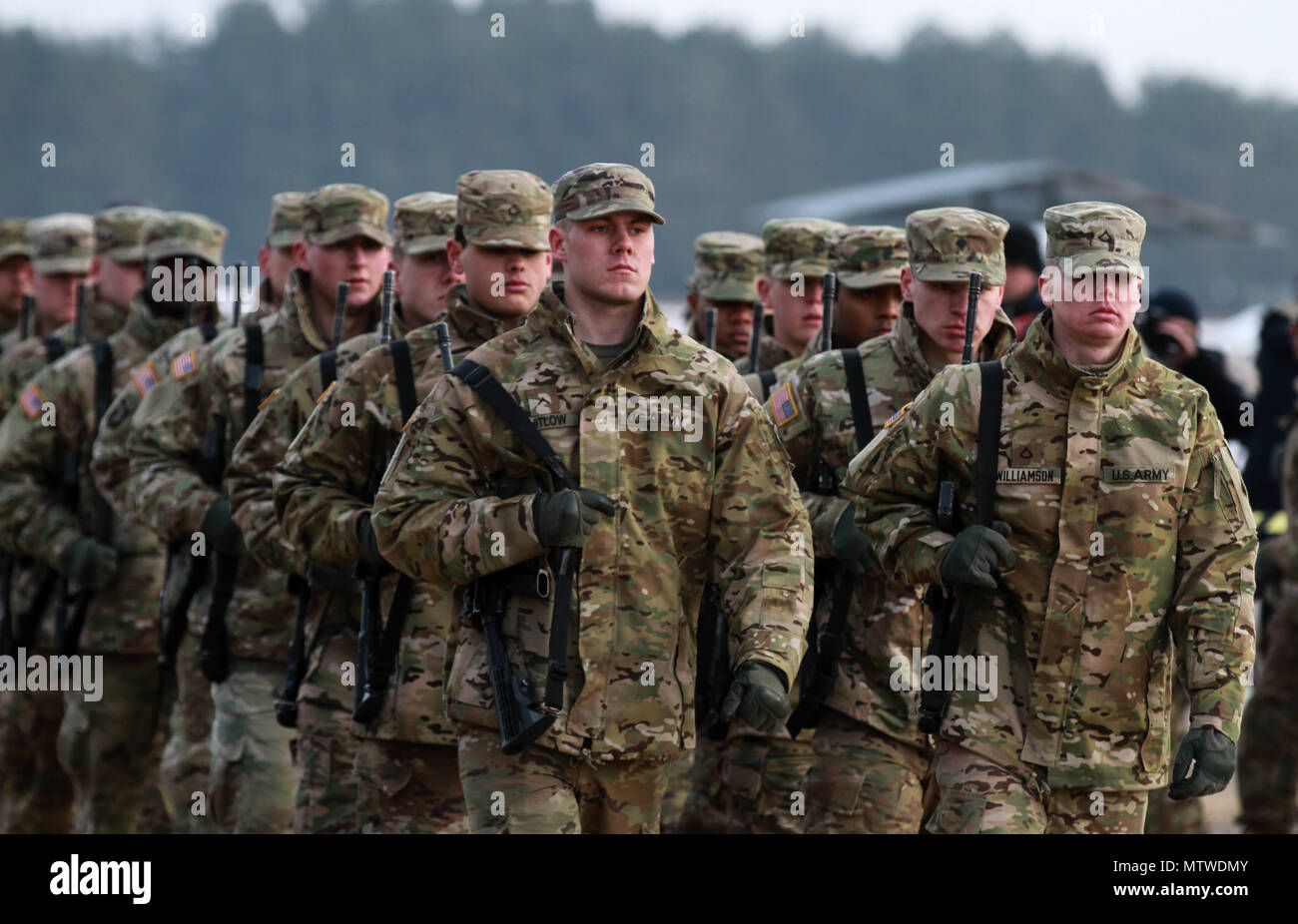 Soldiers from the 3rd Armored Brigade Combat Team, 4th Infantry ...