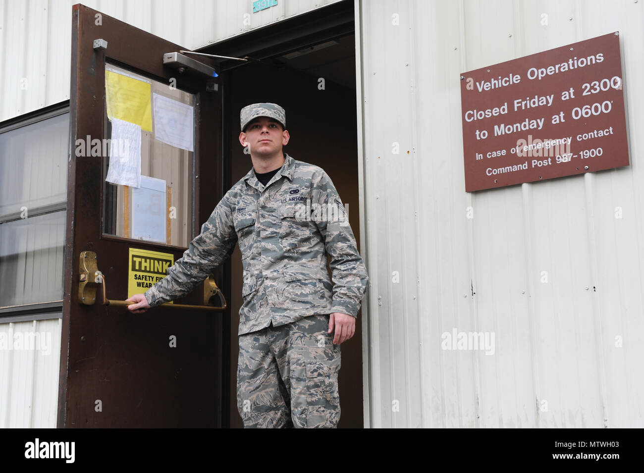 Ground tow inspection hi-res stock photography and images - Alamy
