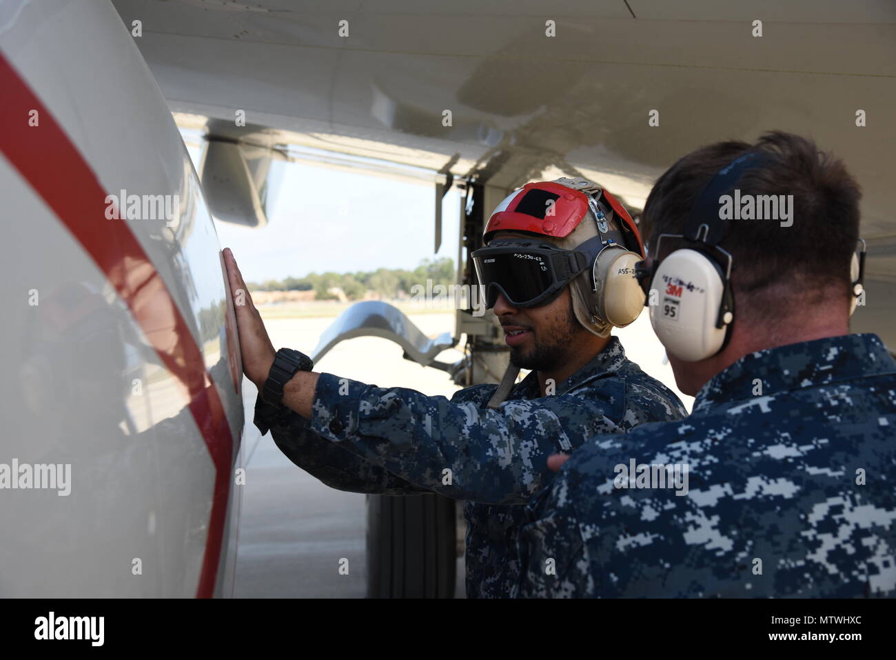 170126-N-IT277-067 JACKSONVILLE, Fla (Jan. 26, 2017) Aviation ...