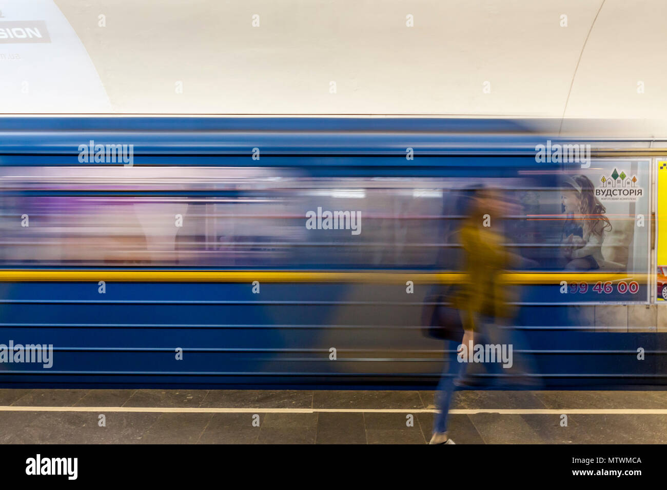 Slow shutter speed train hi-res stock photography and images - Alamy