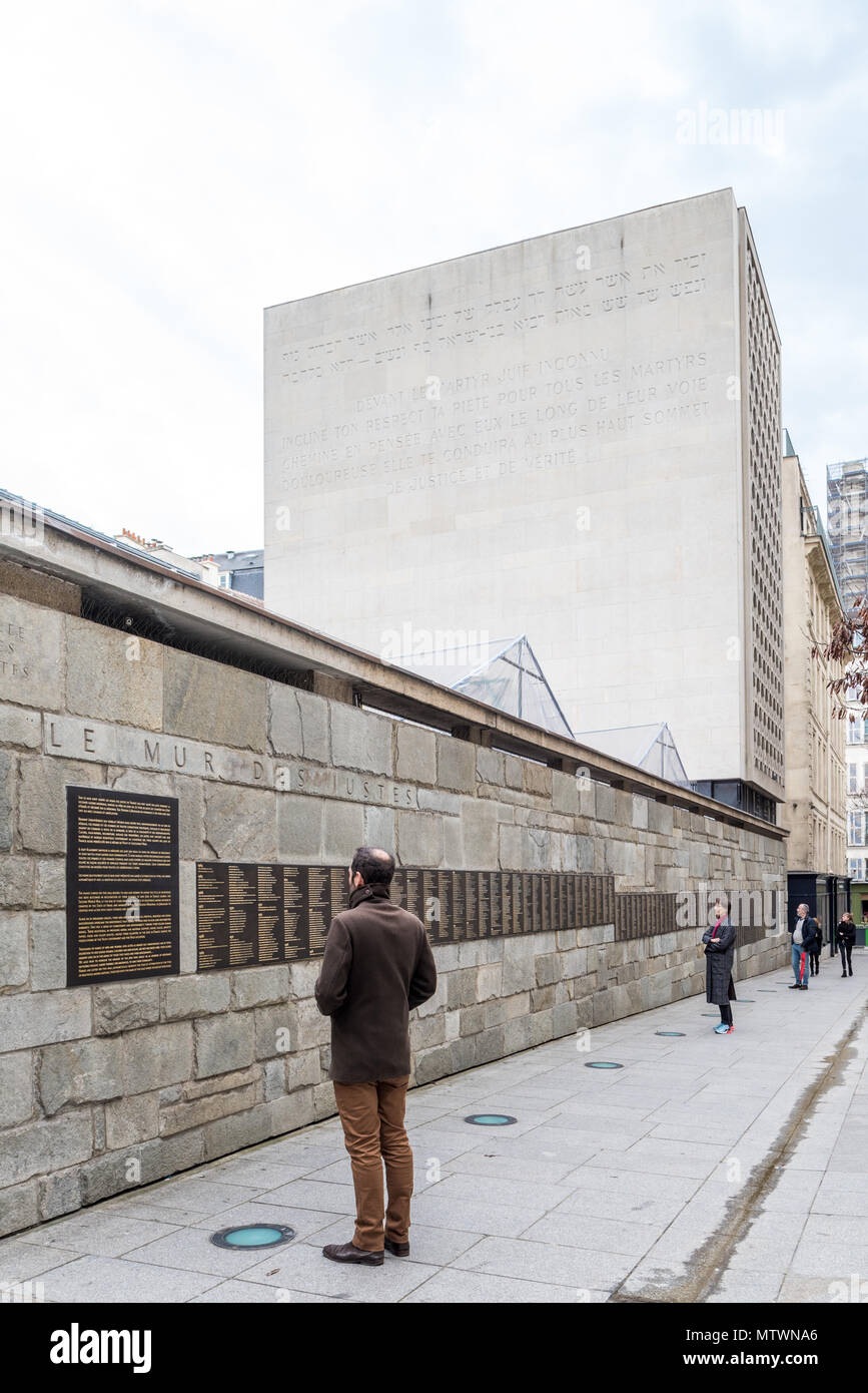 France Paris 2 April 2018 Le Marais Mémorial De La Shoah Stock