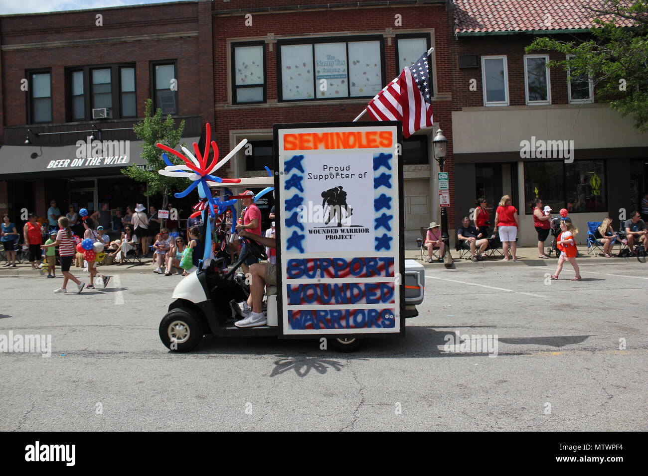 Scene from the Memorial Day Parade in small town Park Ridge, Illinois ...