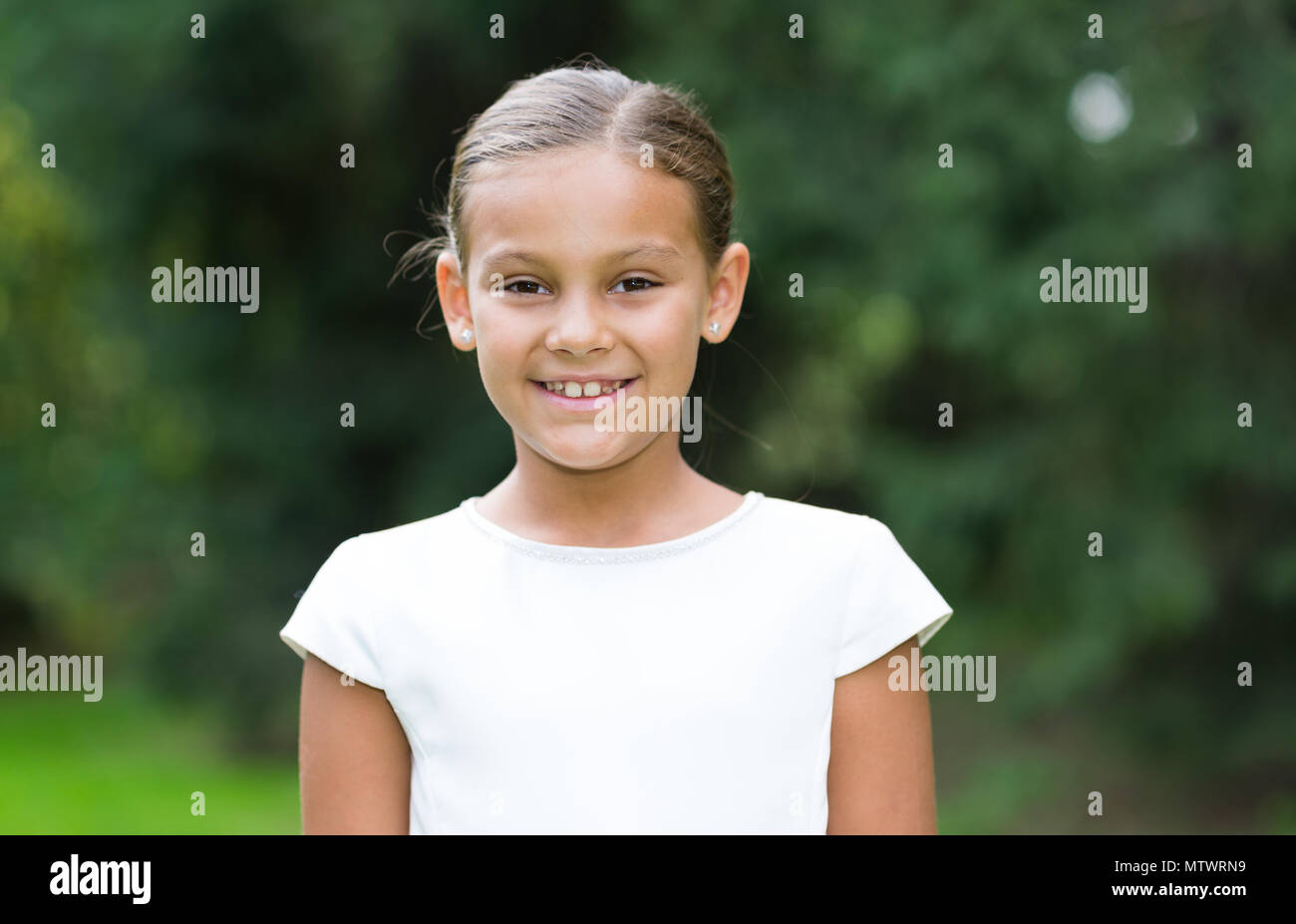 Smiling beautiful child portrait Stock Photo - Alamy