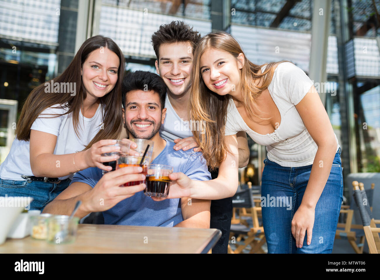 Toasting drinks hi-res stock photography and images - Alamy